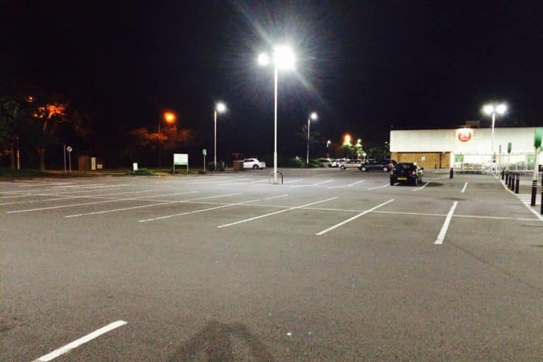Lampadaire LED 80W pour éclairage parking extérieur au Royaume-Uni